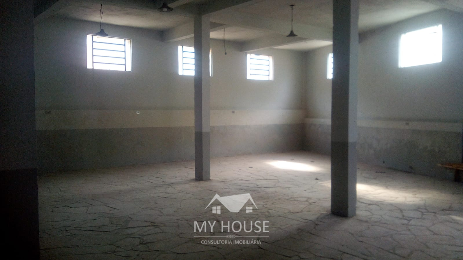 Prédio Comercial para Locação - Espaço Amplo de 240m²! - My House
